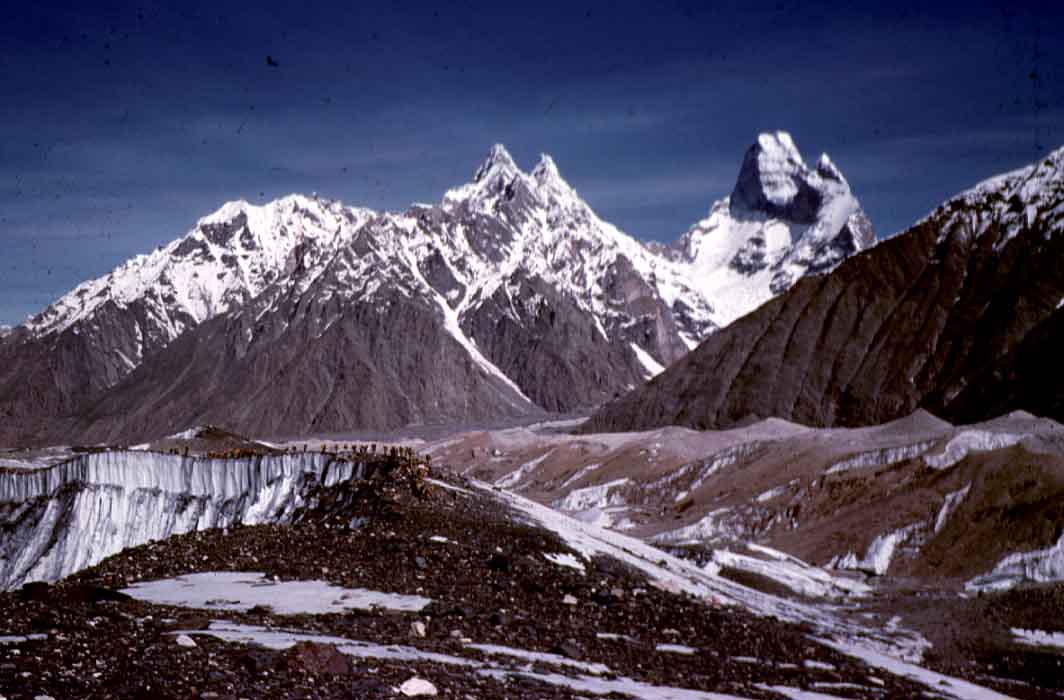 Chogolisa (7,654m) チョゴリザ(カラコルム) | 遠征隊派遣および初登頂の記録 | 京都大学学士山岳会 | AACK ...