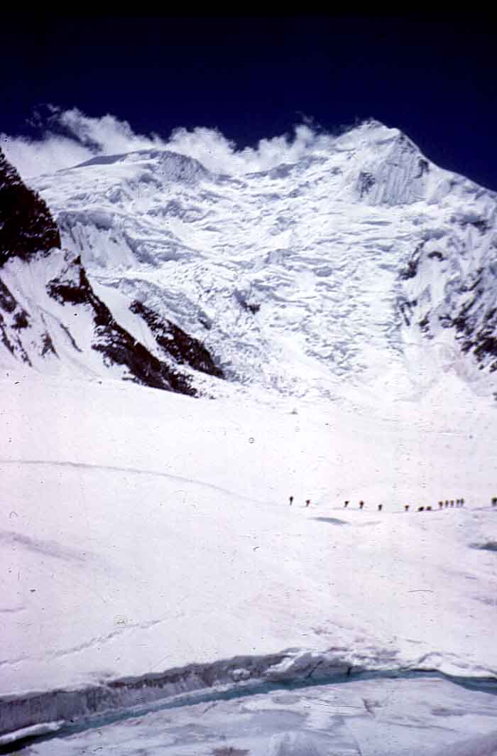 Chogolisa (7,654m) チョゴリザ(カラコルム) | 遠征隊派遣および初登頂の記録 | 京都大学学士山岳会 | AACK ...